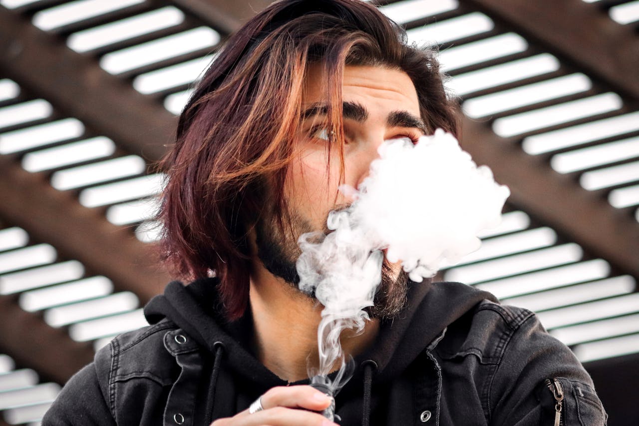 Les indispensables pour un sac à main parfait : mode et cigarette ...